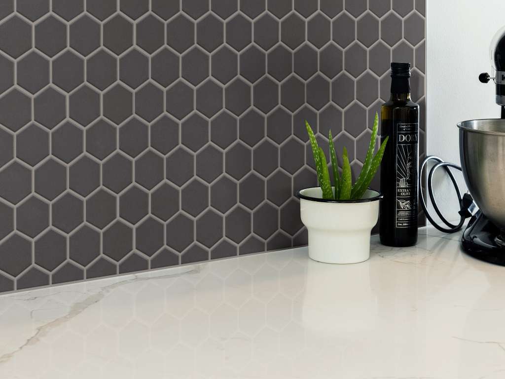 baker blvd 2in hex matte mosaic tg98f - carbon Tile and Stone: Wall and ...